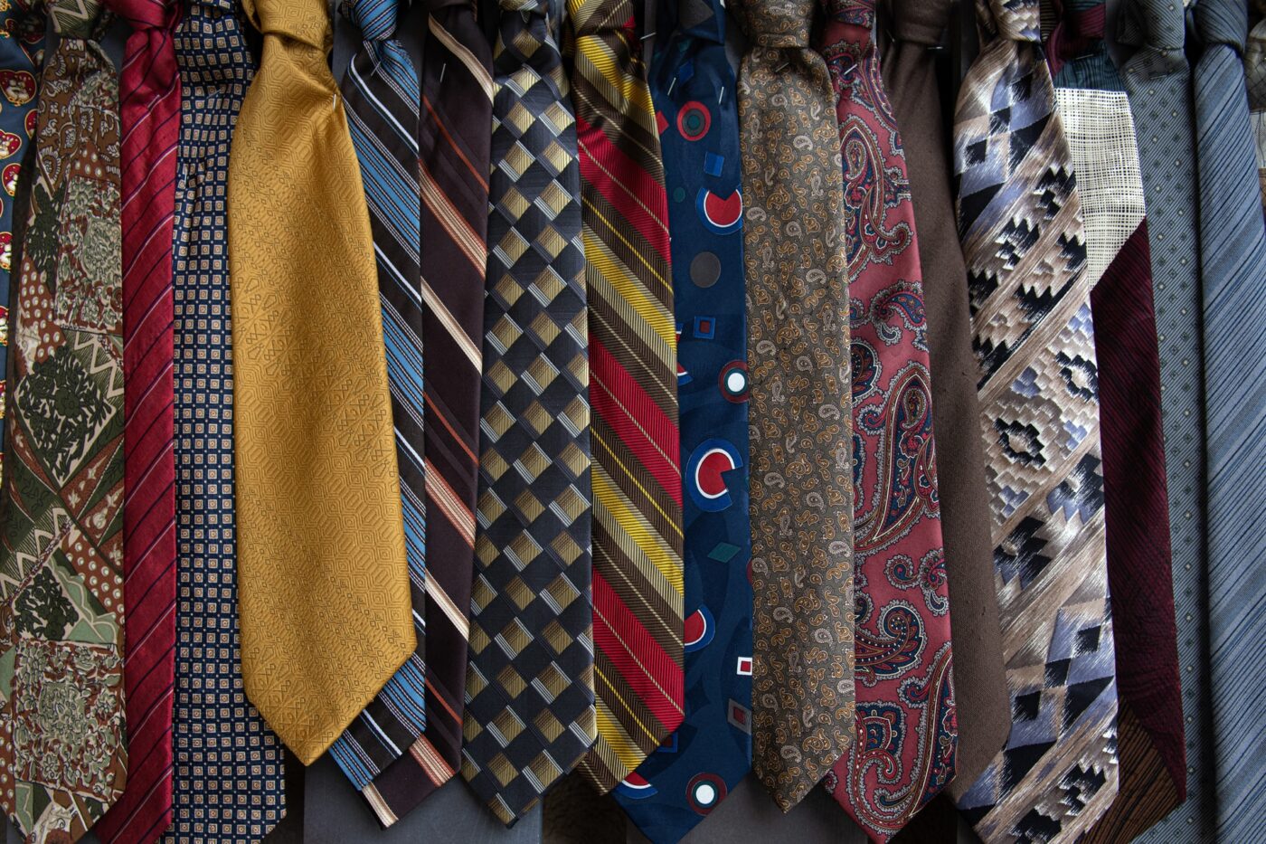 Cómo combinar corbatas y camisas a rayas – ElegantDude.com